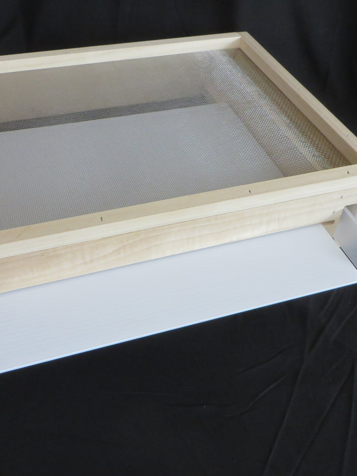 Beetle Jail Screened Bottom Board with Rear Trap – Millerbees Mfg